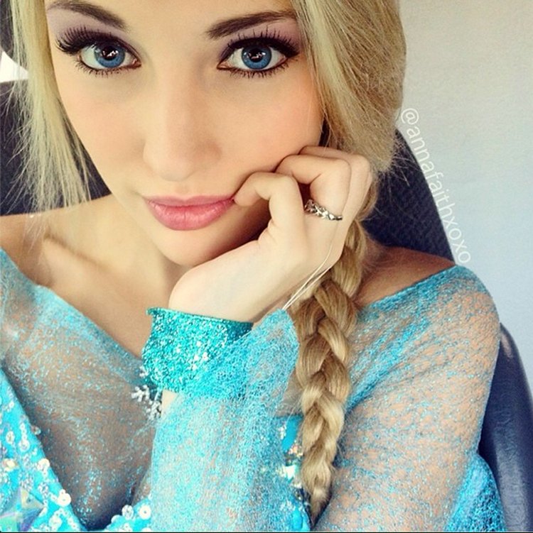 La joven parecida a la princesa Elsa de 'Frozen'